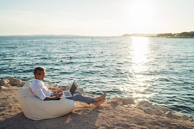Travelers Shrug Off Inflation, Flight Disruptions For the Holidays - No ...